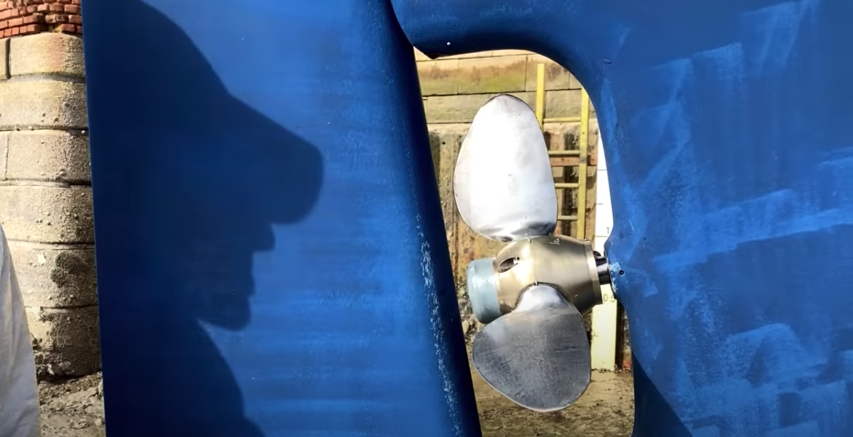 Hull Clean and Servicing a Darglow Feathering Propeller - Darglow ...